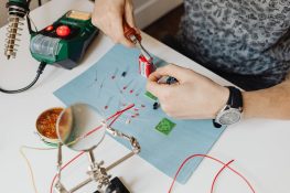 Safe and Easy Electrical Repairs for Beginners - Urban Home Innovations